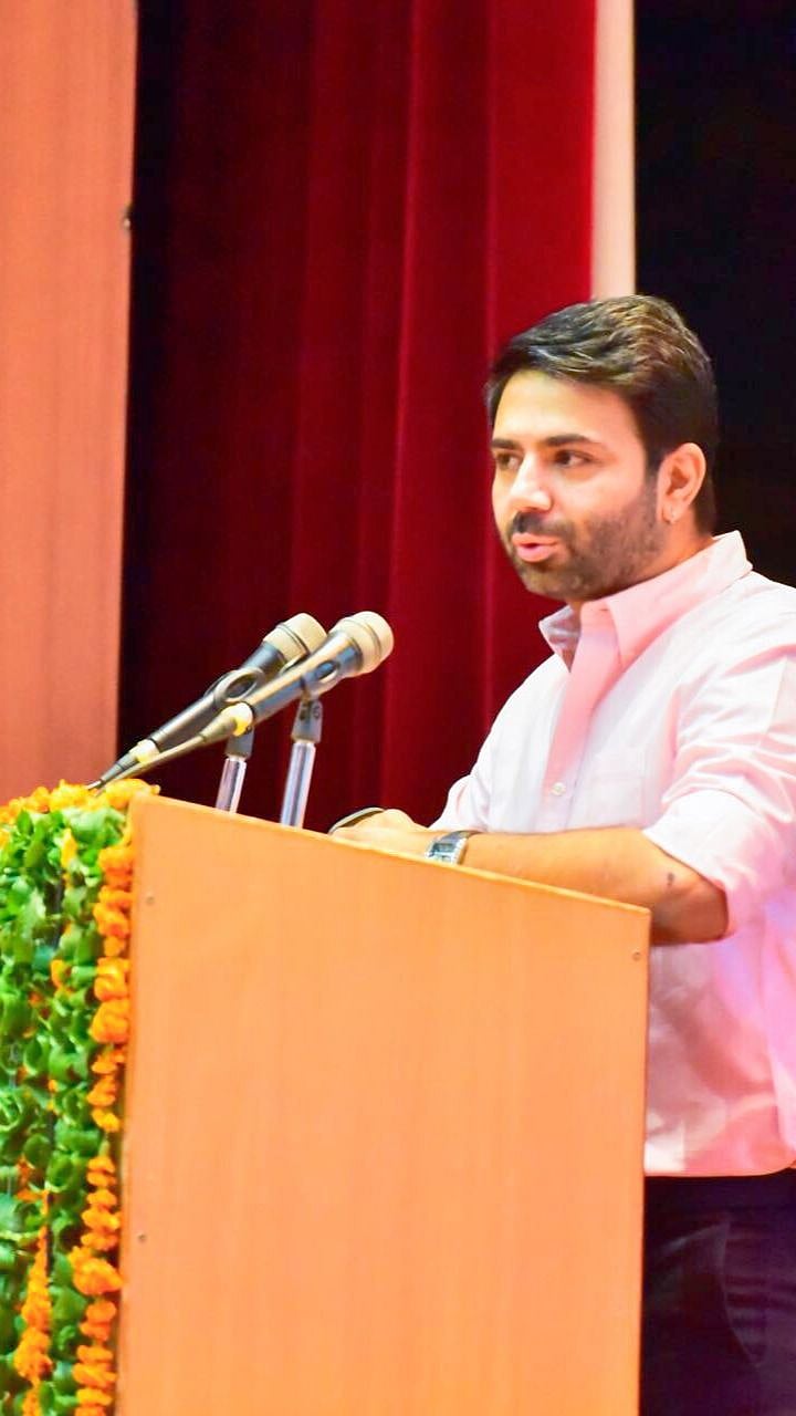 Who Is Naresh Arora: अजित पवारांचा मोठा डाव! 'हा' दिग्गज ठरवणार 'घड्याळा'ची रनणिती! कोण आहे नरेश ...